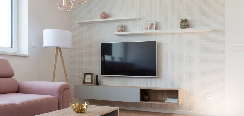 Sprzęt RTV w salonie – co warto mieć w swoim domu? Poradnik